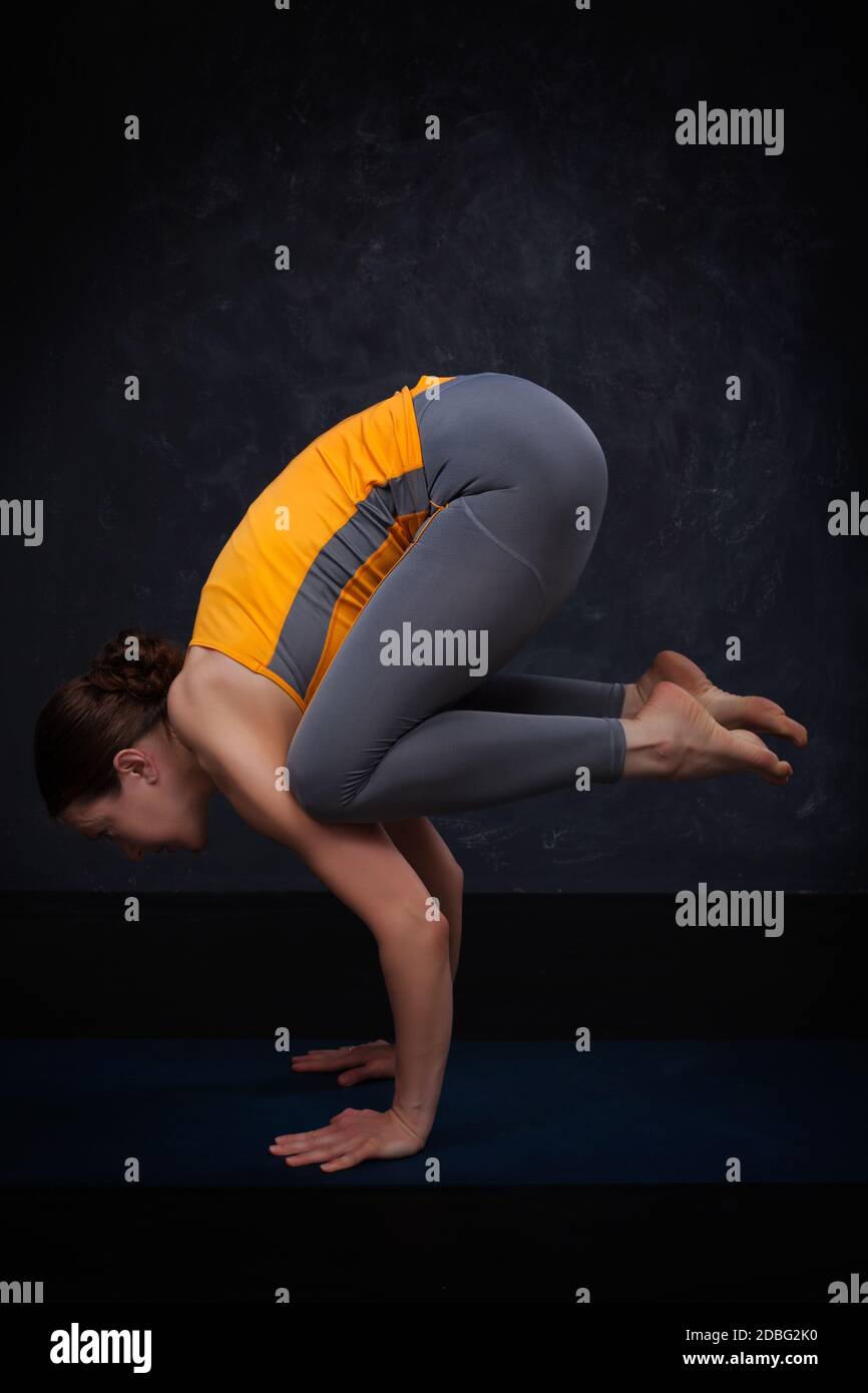 Crane pose hi-res stock photography and images - Alamy