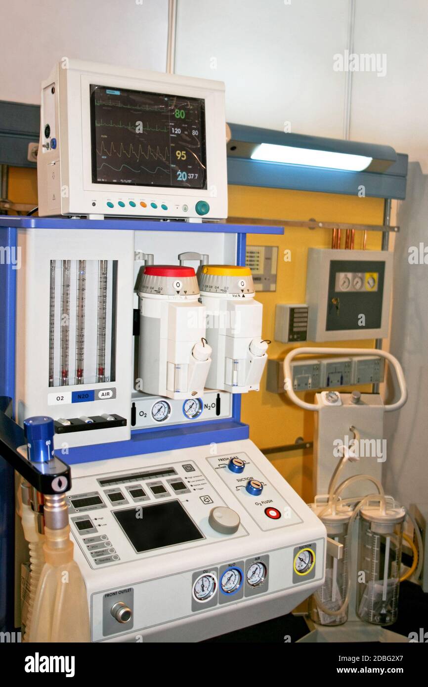 Complete medical air device station in hospital Stock Photo - Alamy