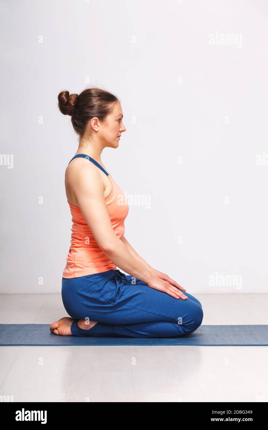 Vajra asana hi-res stock photography and images - Alamy