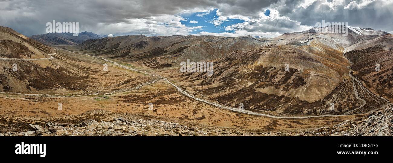 Panorama of landscape near Tanglang la Pass - mountain pass in ...