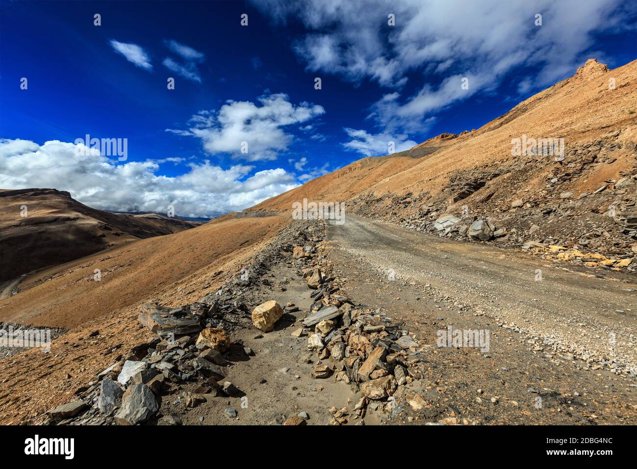 Dirt road in Himalayas. Ladakh, Jammu and Kashmir, India Stock Photo ...
