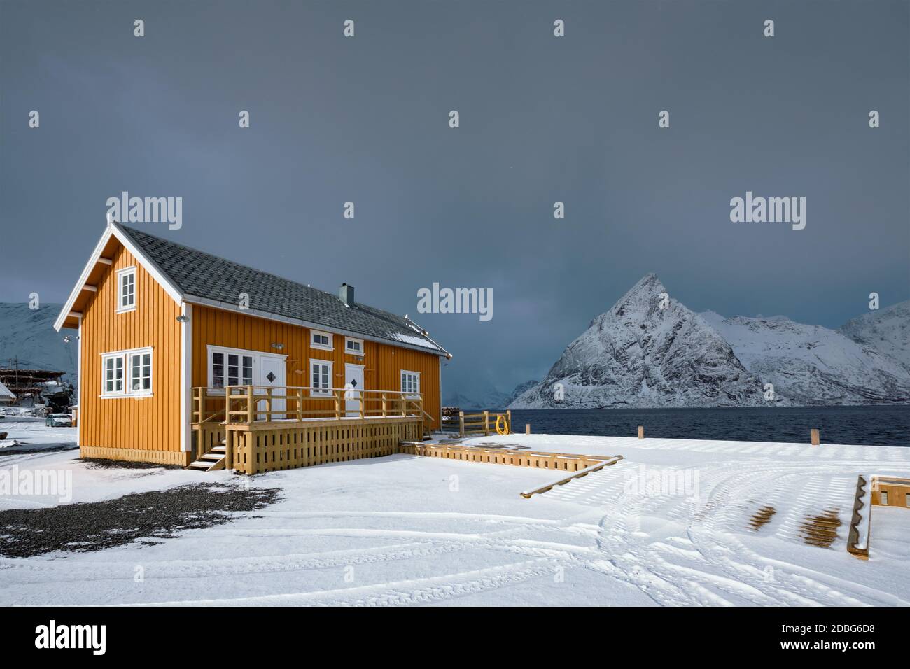 Yellow traditional rorbu house in Sakrisoy fishing village in winter on ...