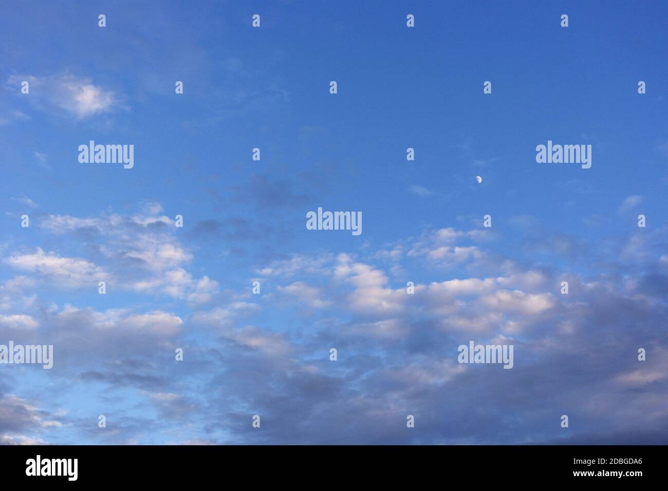 Eveing cloud hi-res stock photography and images - Alamy