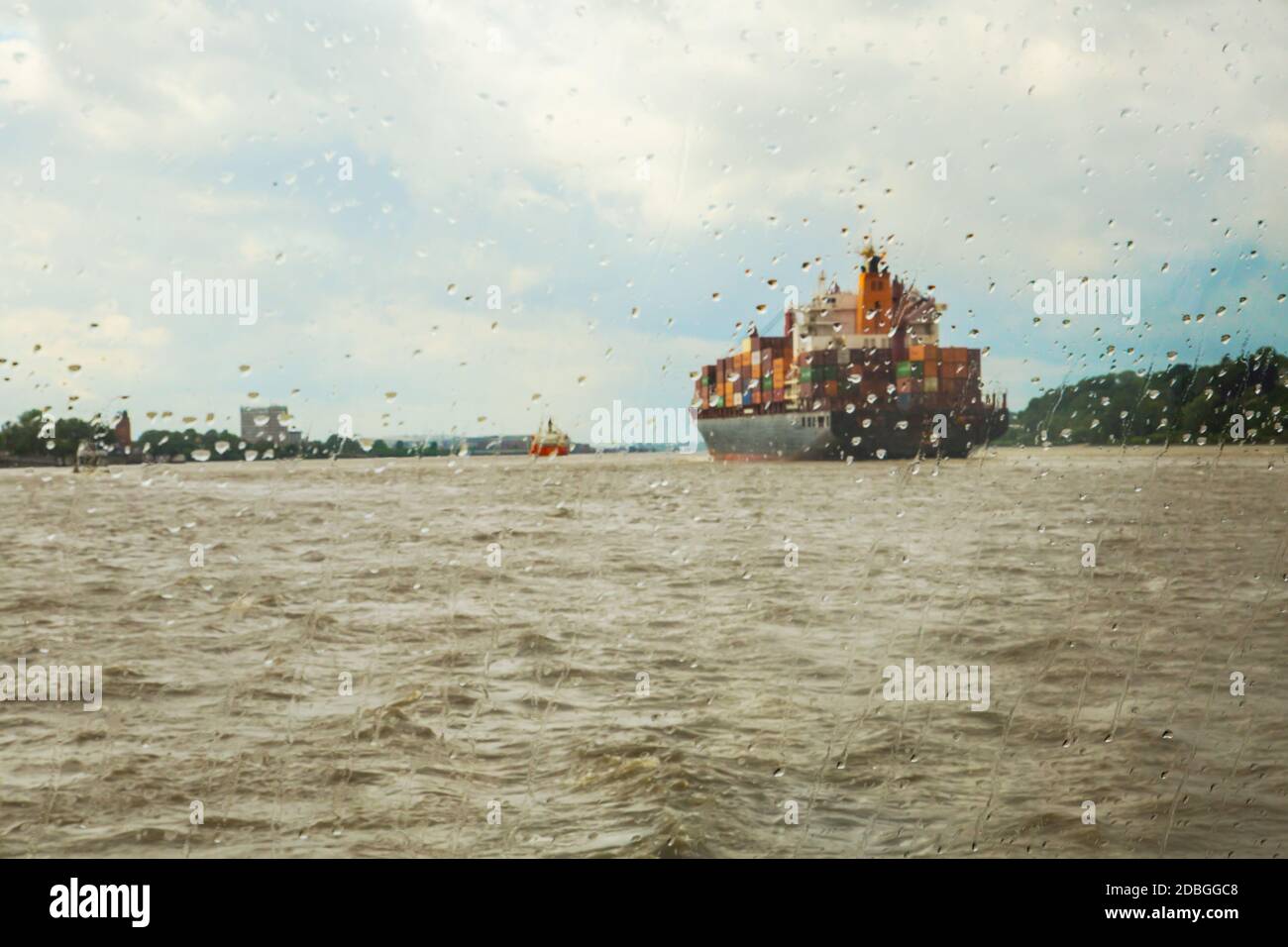Container ship passing trough river hi-res stock photography and images ...