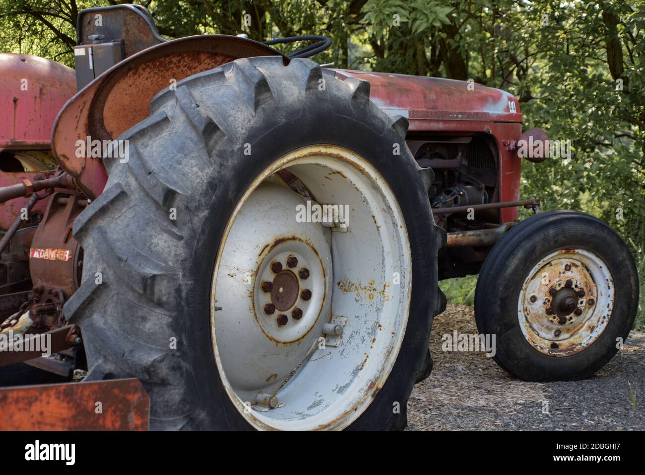 Well worn vintage farm tractor Stock Photo - Alamy