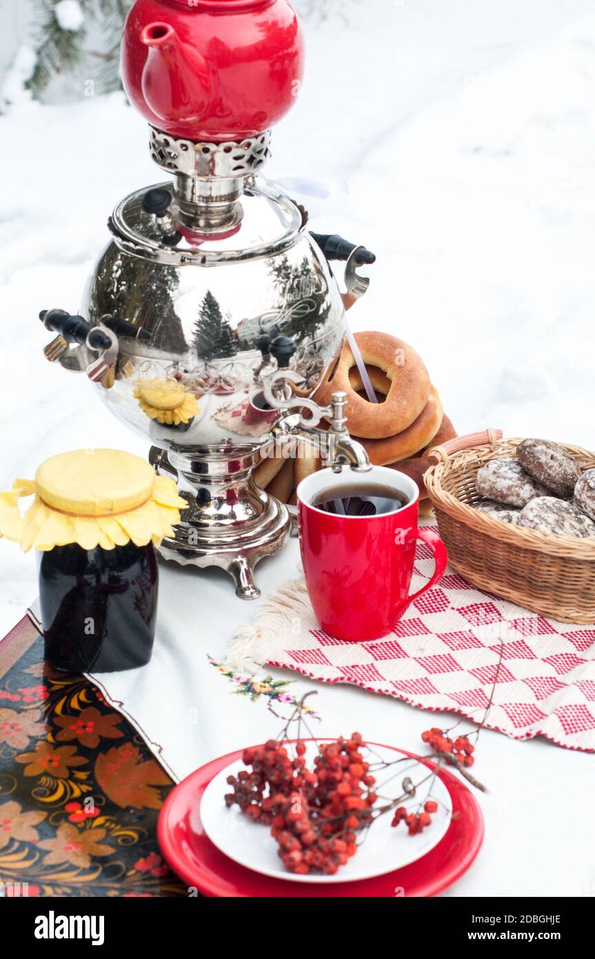 House of samovar hi-res stock photography and images - Alamy