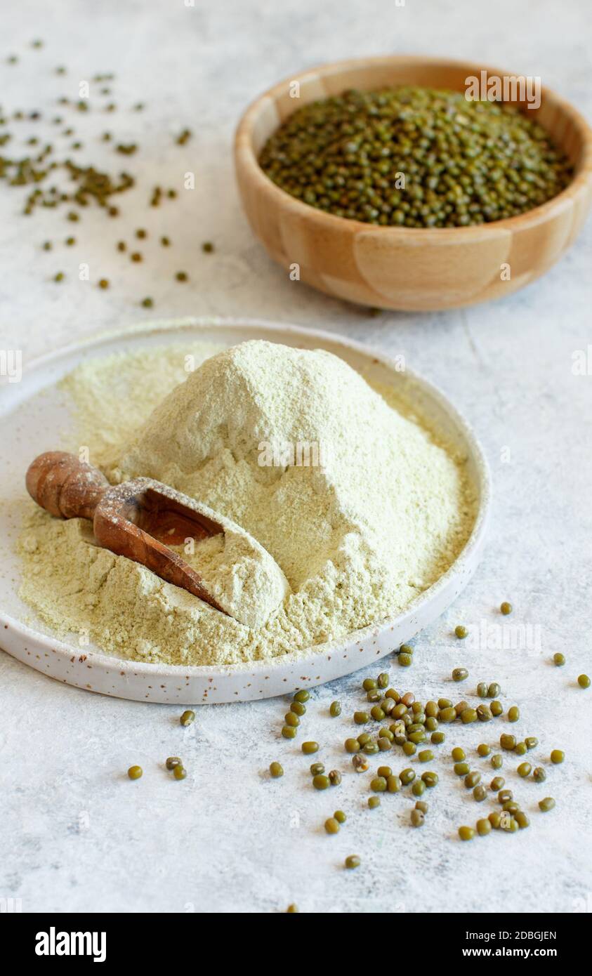 Mung beans flour grain hi-res stock photography and images - Alamy