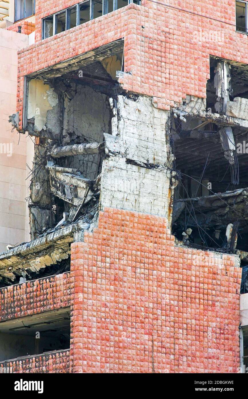 Close up shot of building after earthquake destruction Stock Photo - Alamy