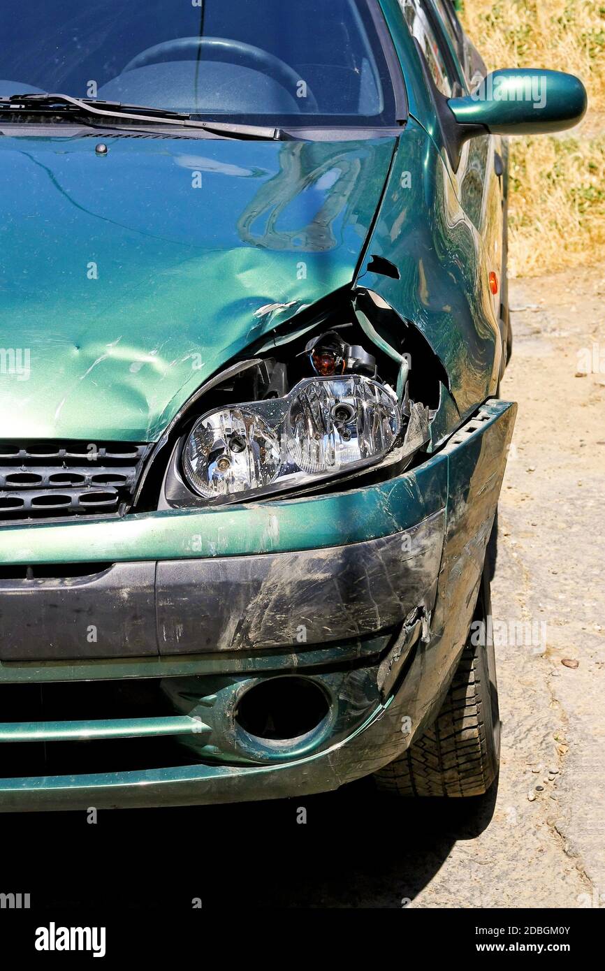 Front view of crashed green car damage Stock Photo - Alamy