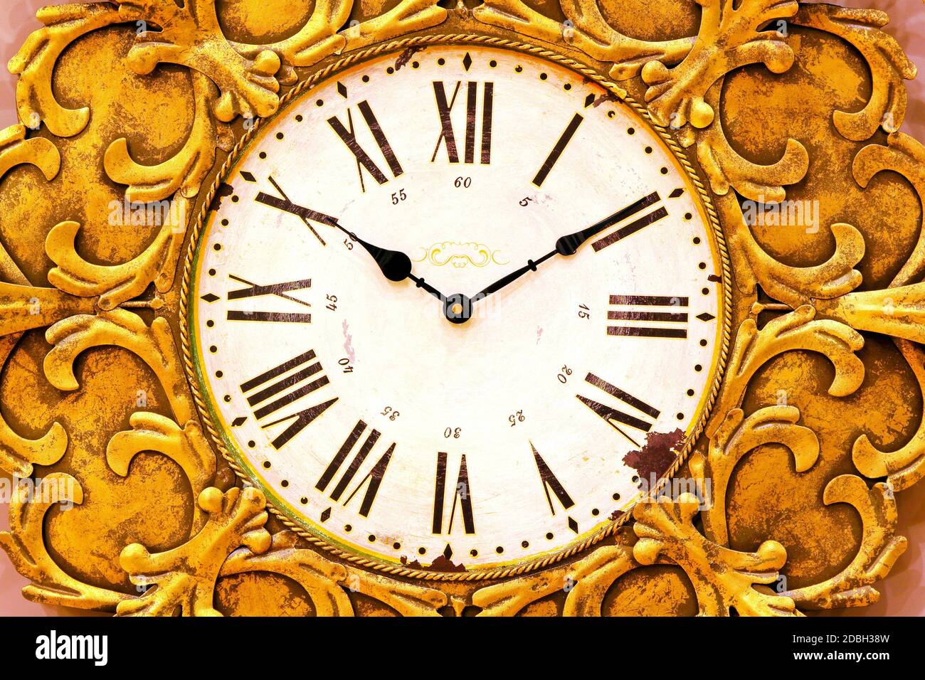Detail of retro grunge decayed gold clock Stock Photo - Alamy