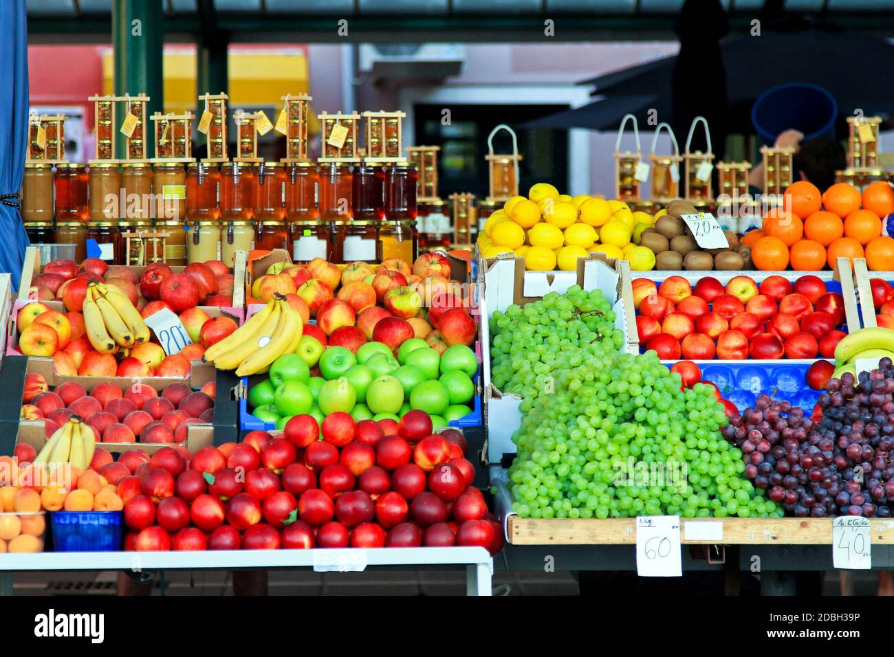 Fresh organic fruits at farmers market stall Stock Photo - Alamy