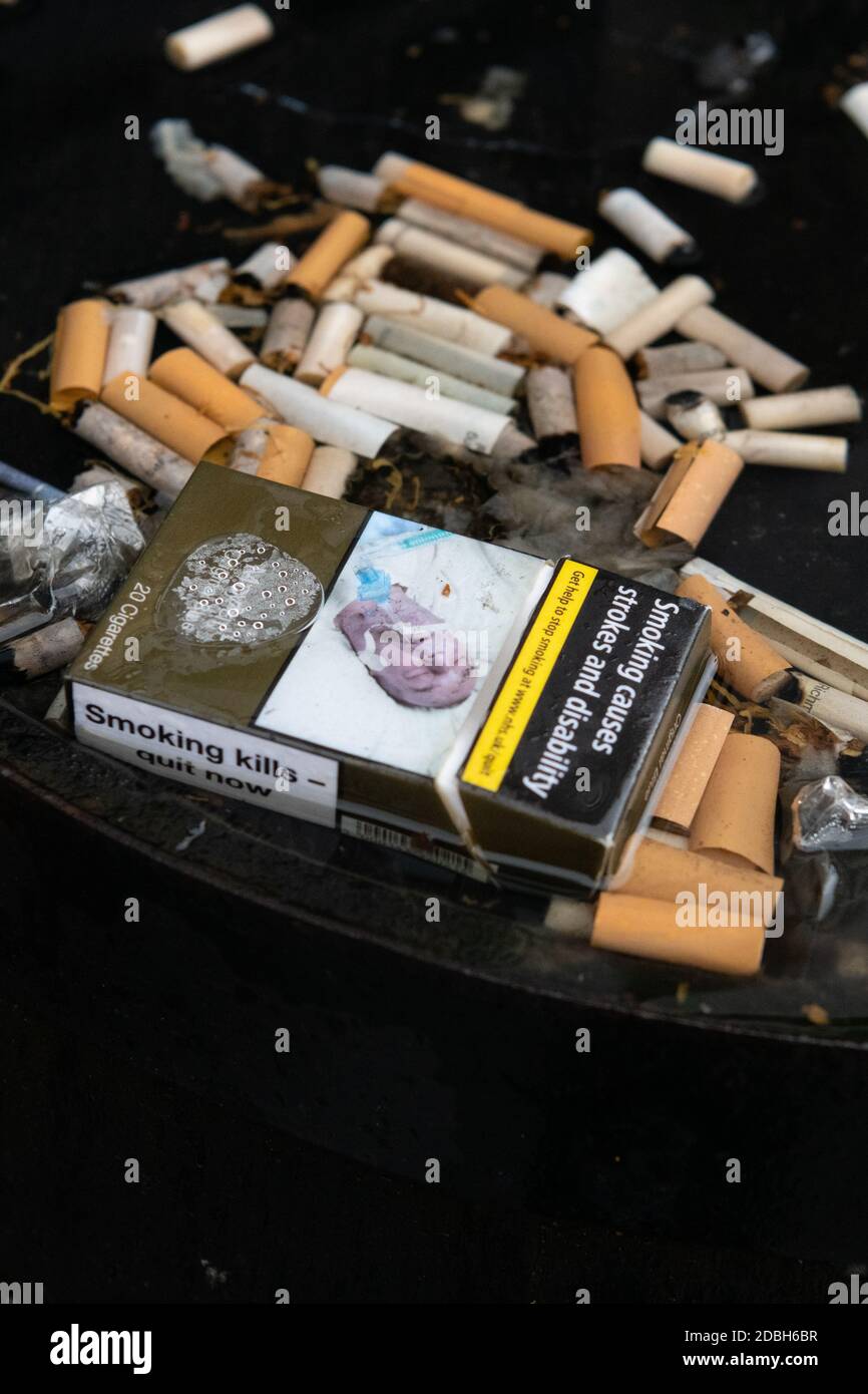 Cigarette pack hi-res stock photography and images - Alamy