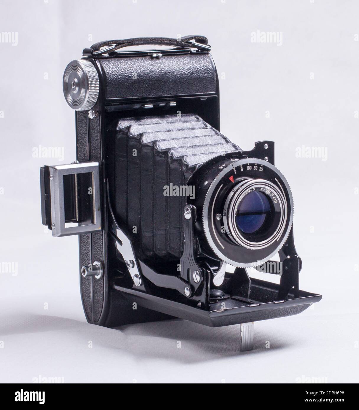 Old photo camera, analog with bellows and viewfinder Stock Photo - Alamy