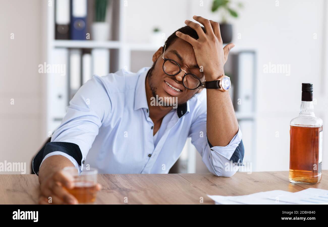 Young people drinking whisky hi-res stock photography and images - Alamy
