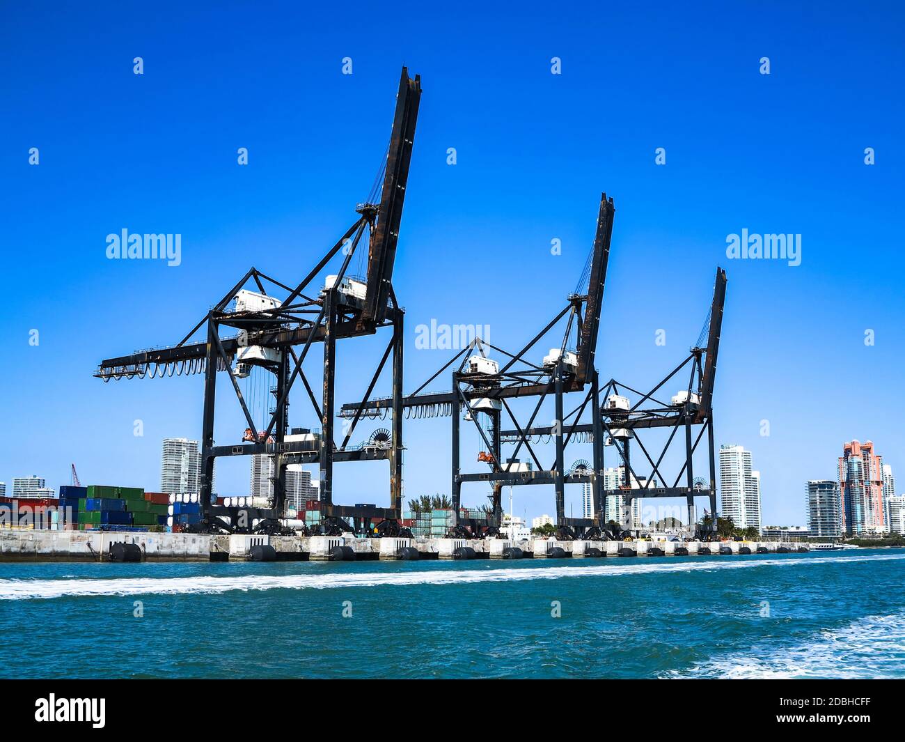 Cargo cranes in miami port hi-res stock photography and images - Alamy