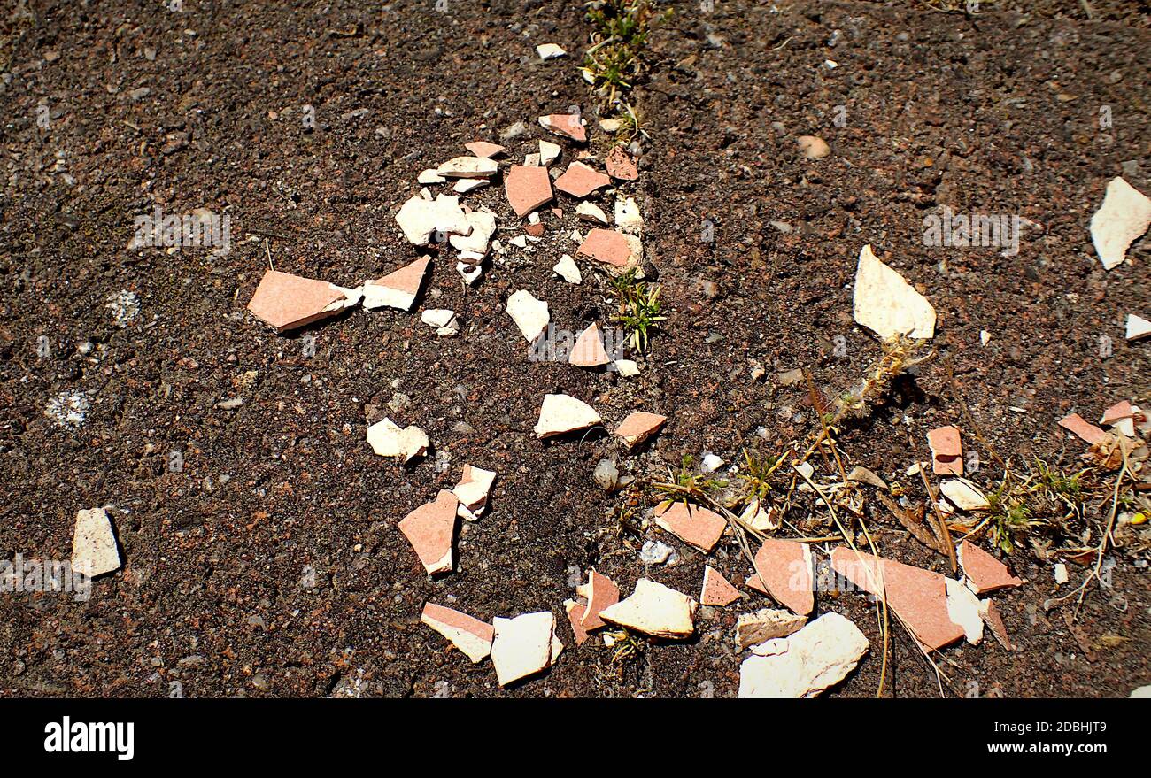 Broken pot garden hi-res stock photography and images - Alamy