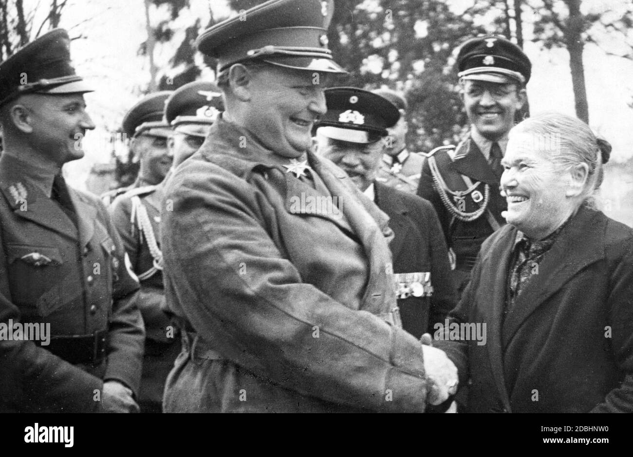 Hermann Goering welcomes the former gatekeeper of the Karlsruhe Cadet ...