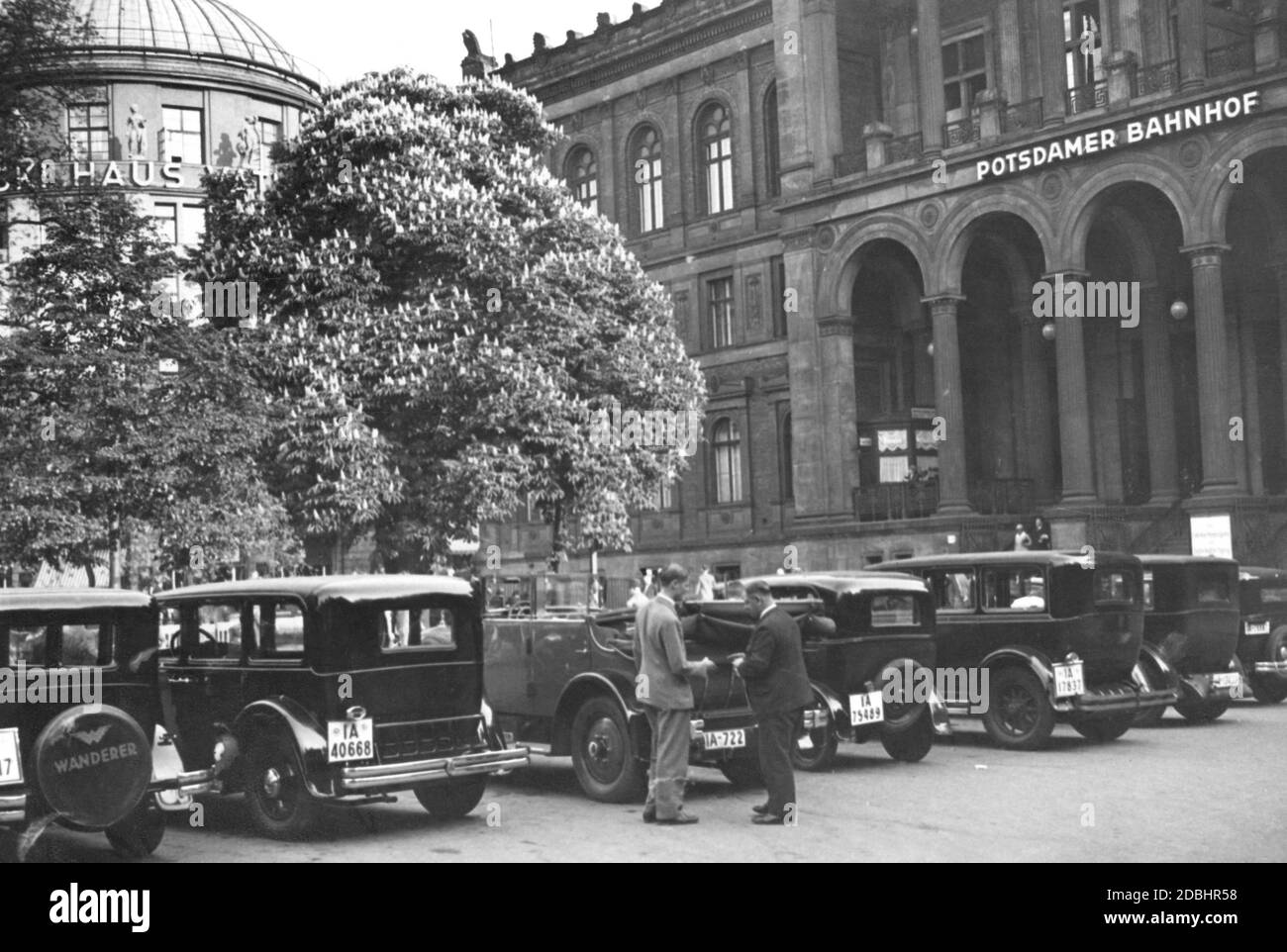 Berlin man 1930s hi-res stock photography and images - Alamy