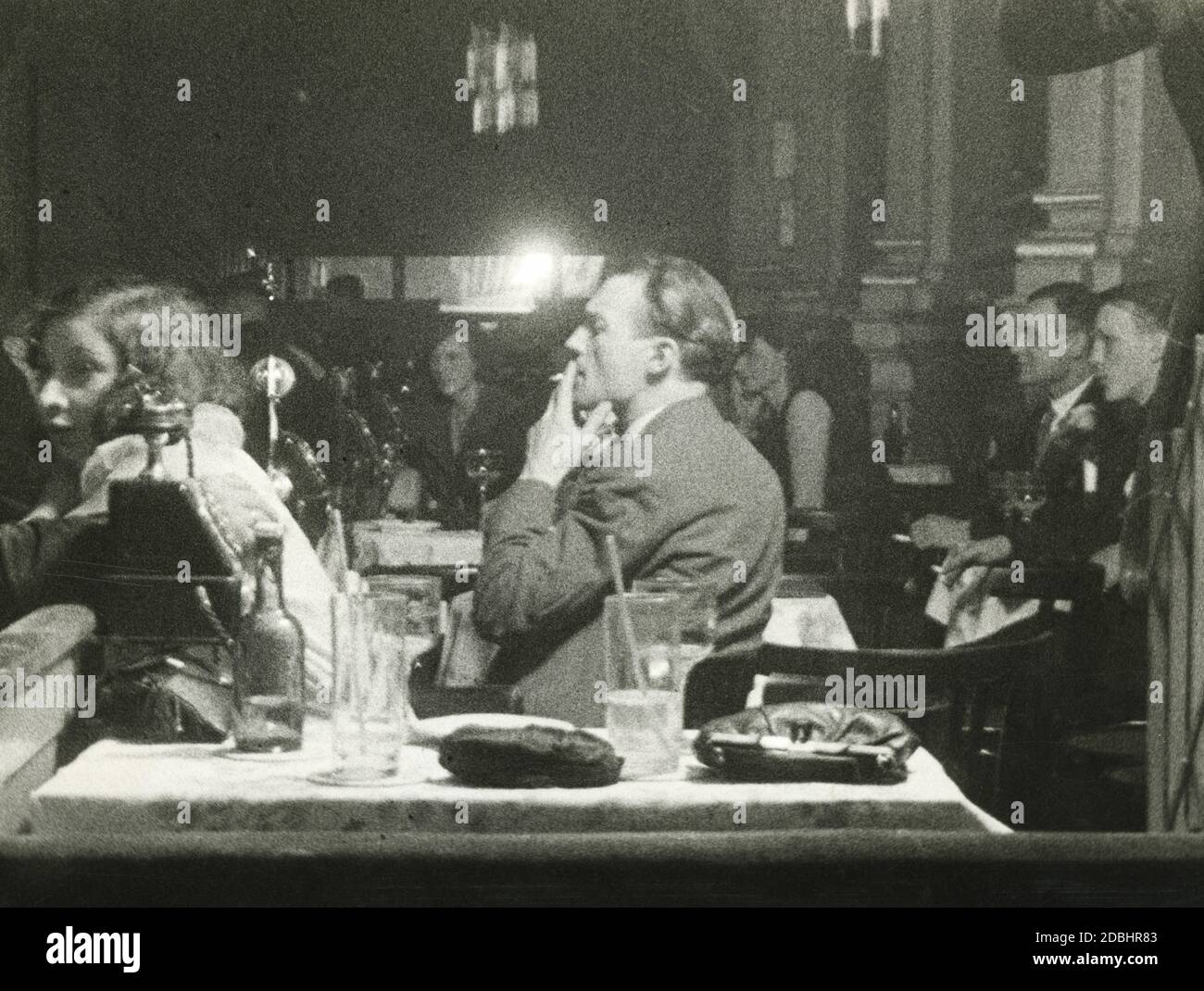 Berlin bar 1920s hi-res stock photography and images - Alamy