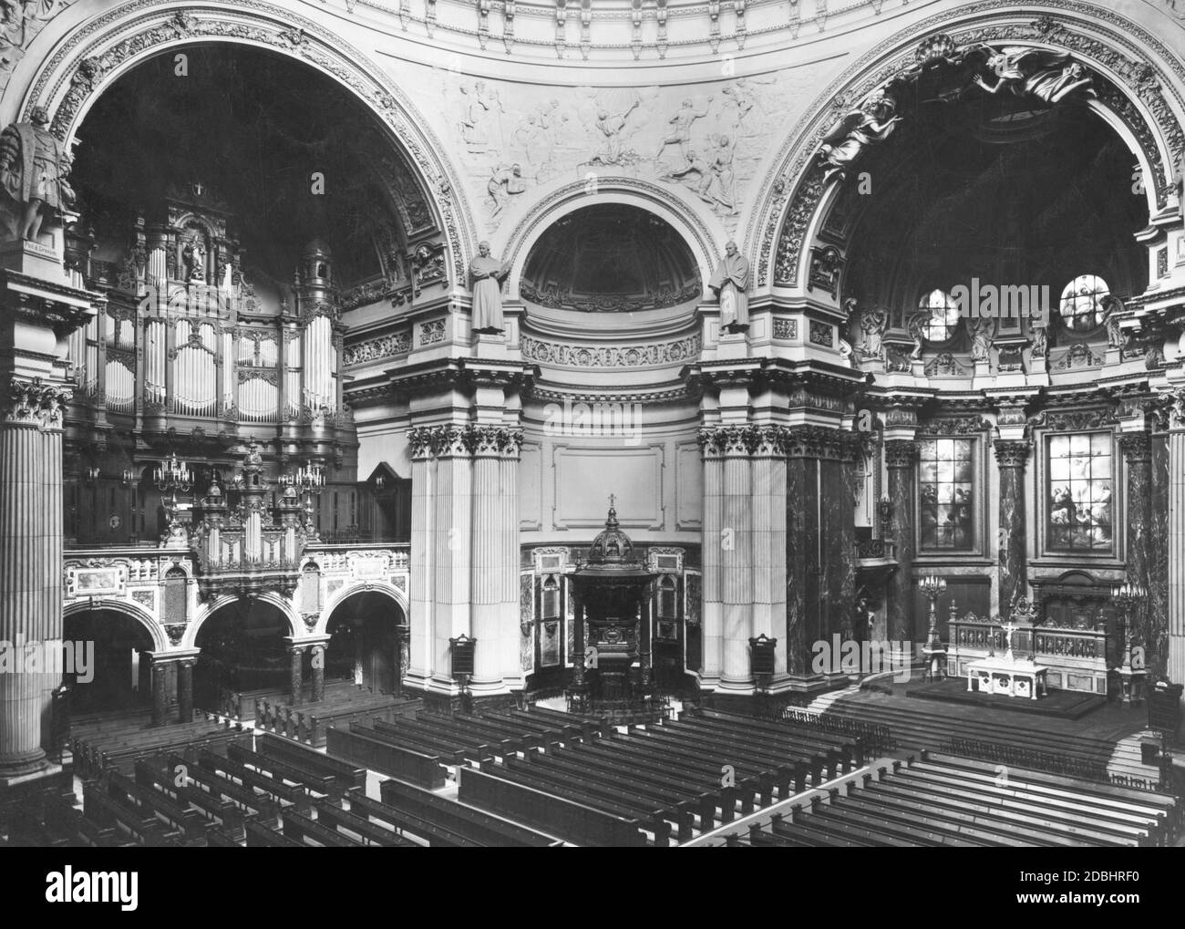 The photograph shows the interior of the Berlin Cathedral with organ ...