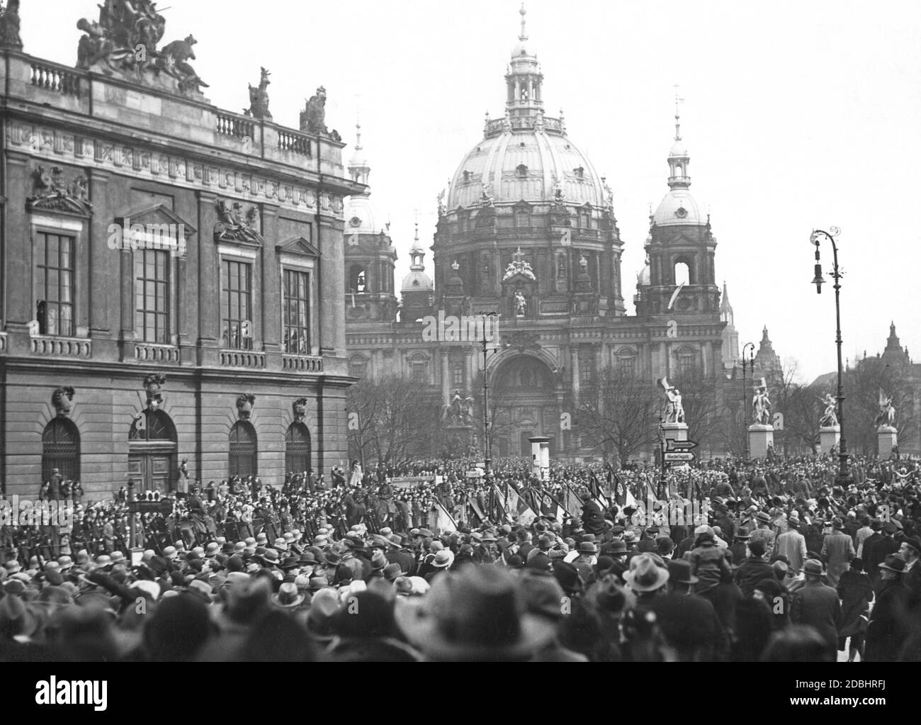 Berlin street 1930s hi-res stock photography and images - Alamy
