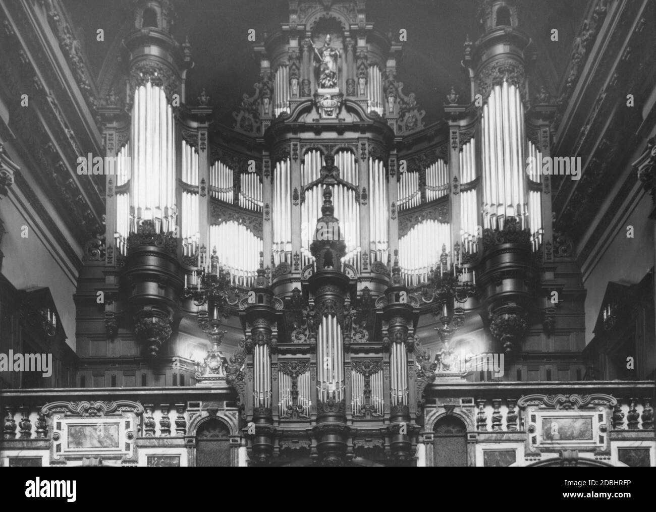 The photograph from 1932 shows the large organ in the Berlin Cathedral ...