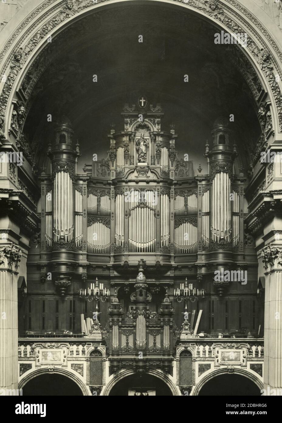 The photograph from 1932 shows the large organ in the Berlin Cathedral ...