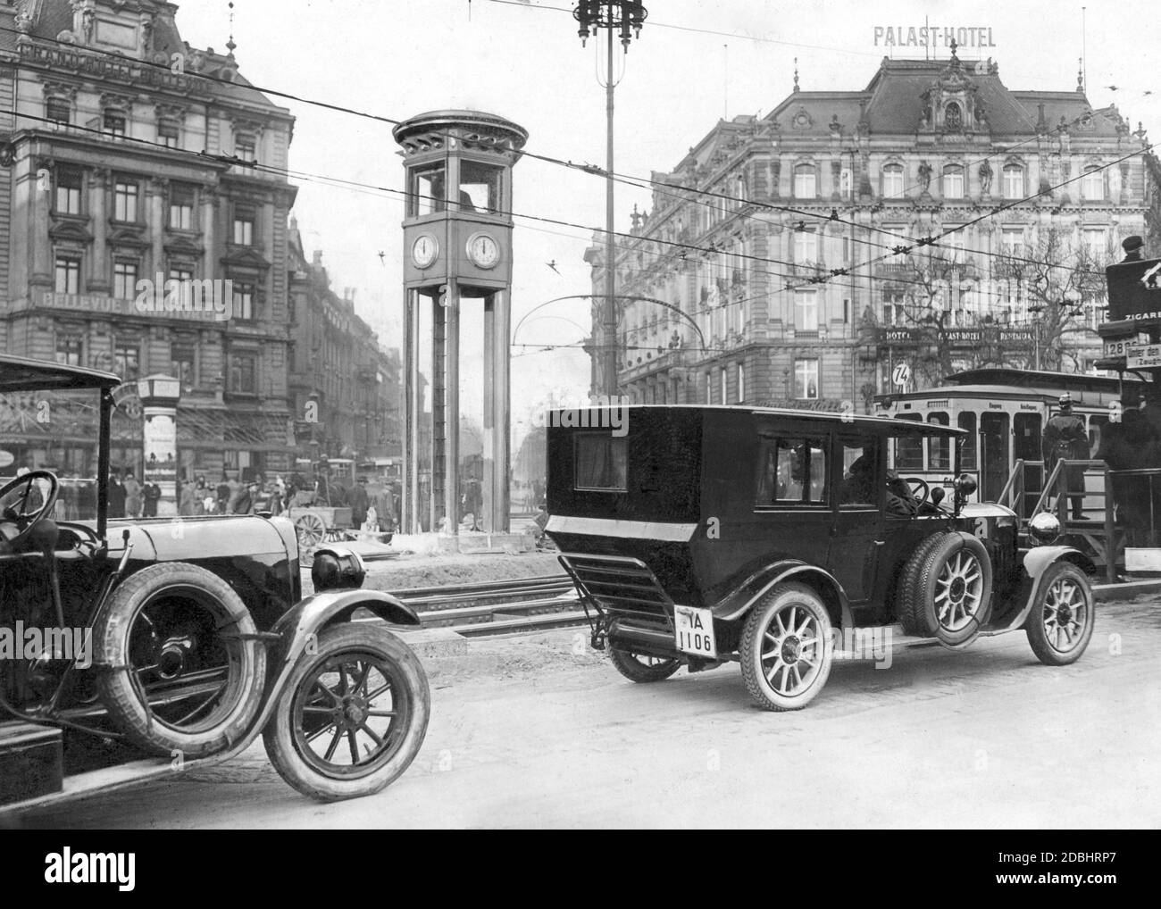 1920s traffic light hi-res stock photography and images - Alamy