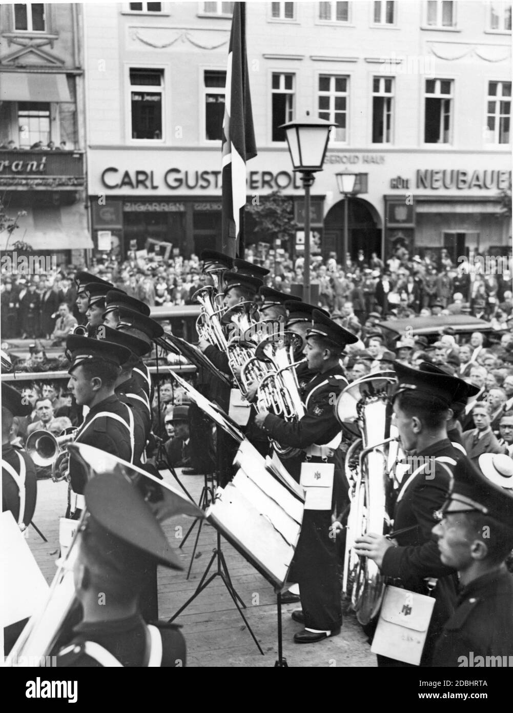 Opera nazionale balilla hi-res stock photography and images - Alamy