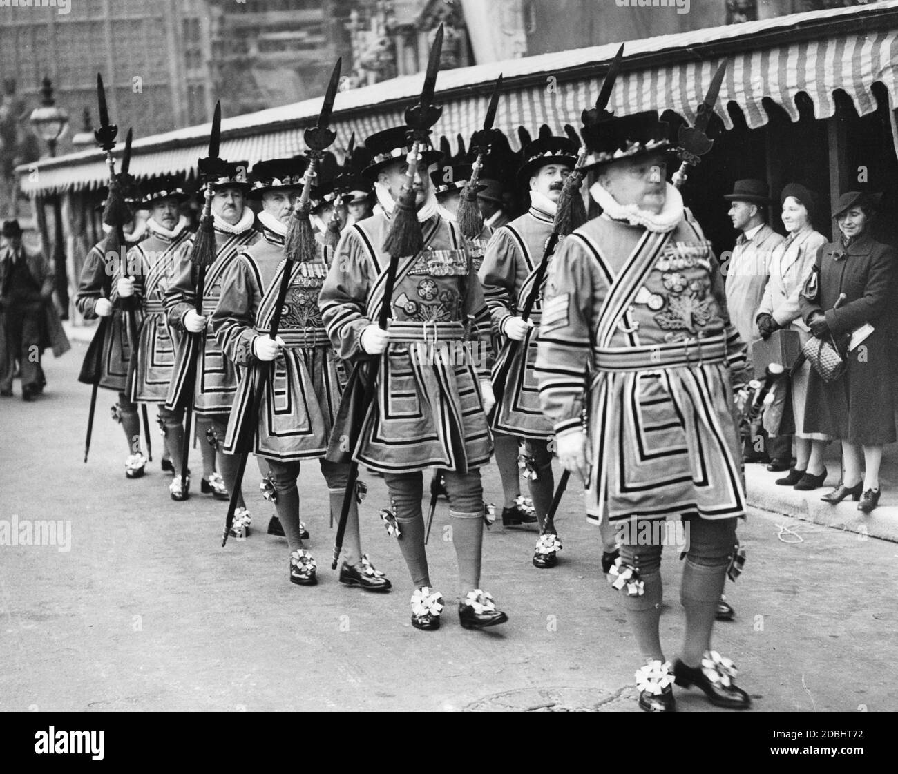 Yeoman yeomen Black and White Stock Photos & Images - Alamy