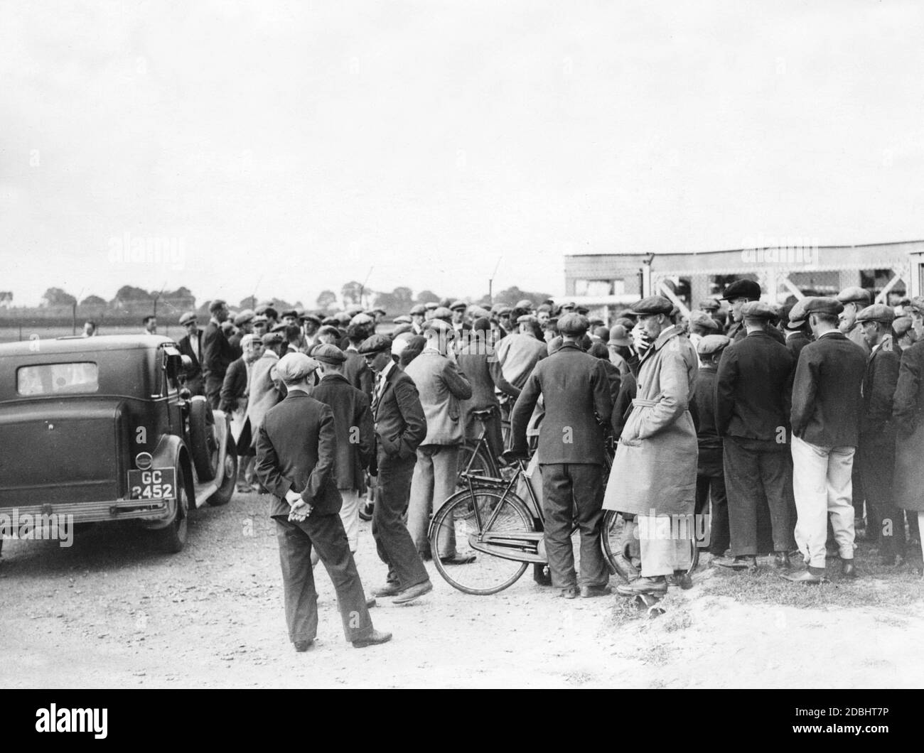 Unemployed men 1930s hi-res stock photography and images - Alamy