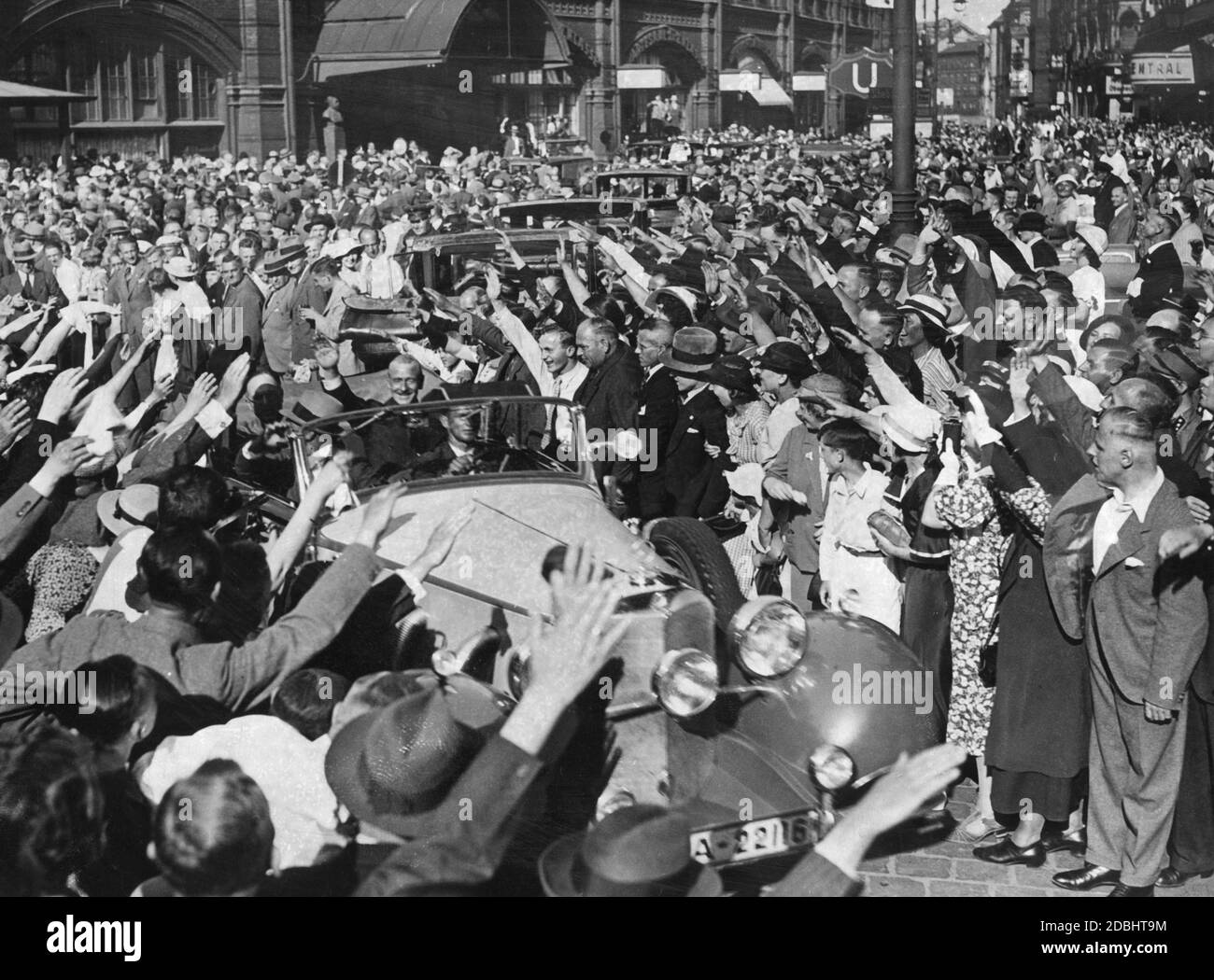 Crowd fascist party 1930s hi-res stock photography and images - Alamy