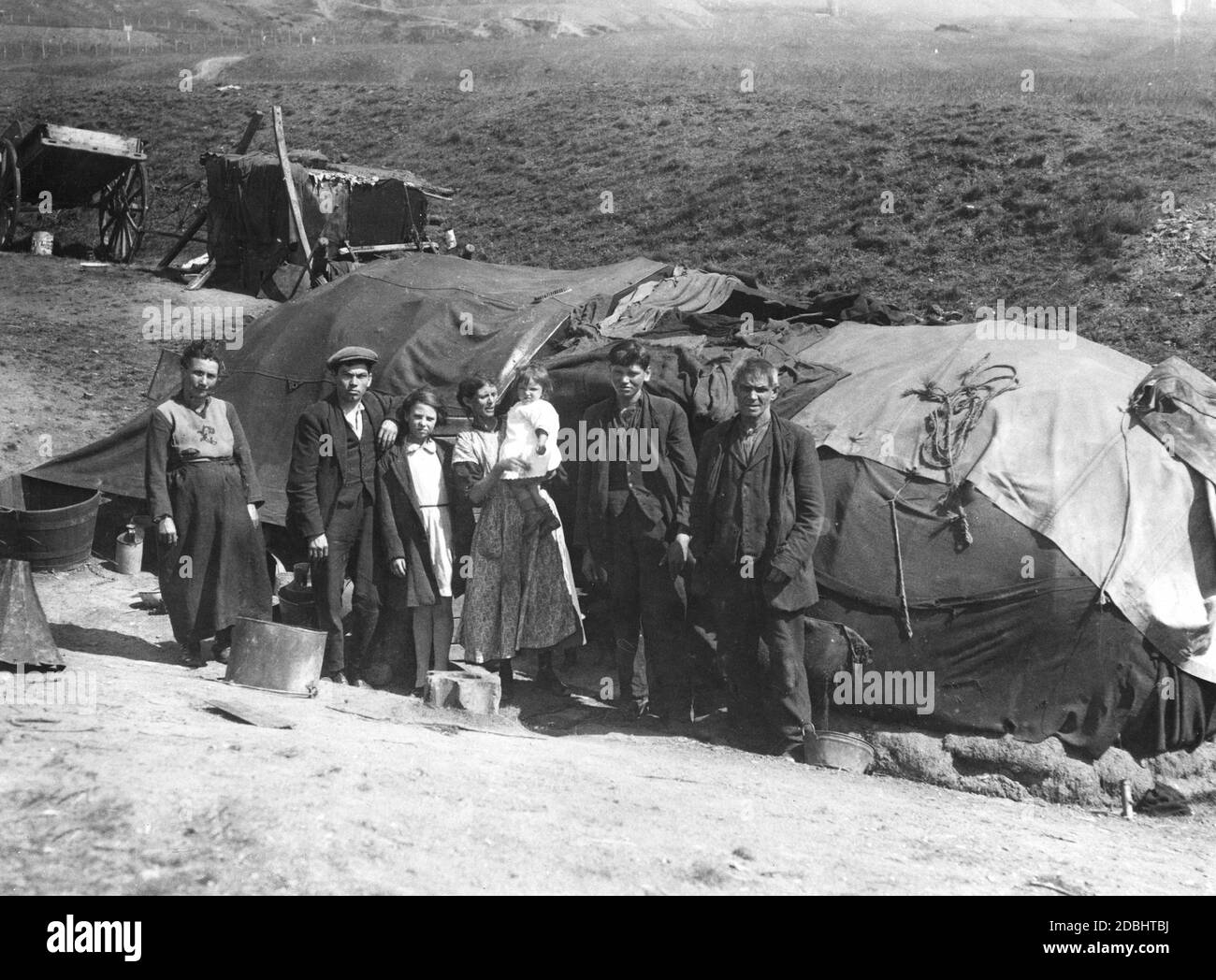 1920s poor families Black and White Stock Photos & Images - Alamy