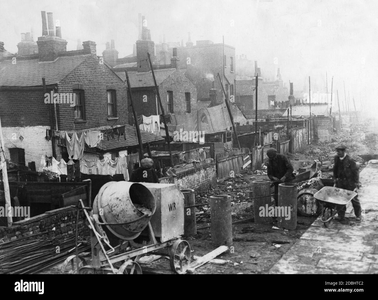 Men working in a slum in London Stock Photo - Alamy