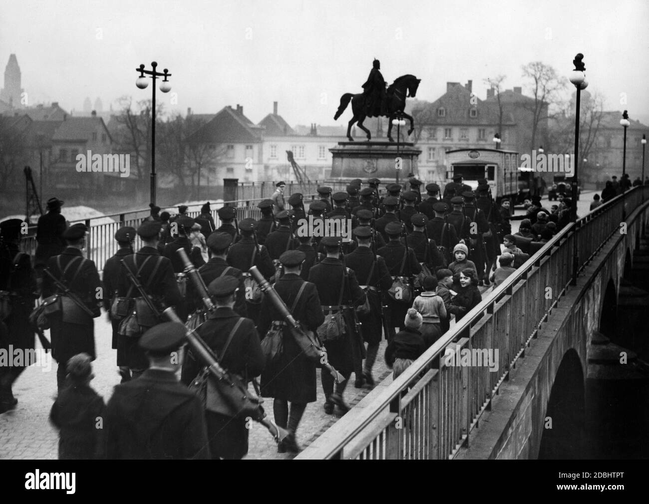 Soldiers of the Dutch Navy, who are part of the International ...
