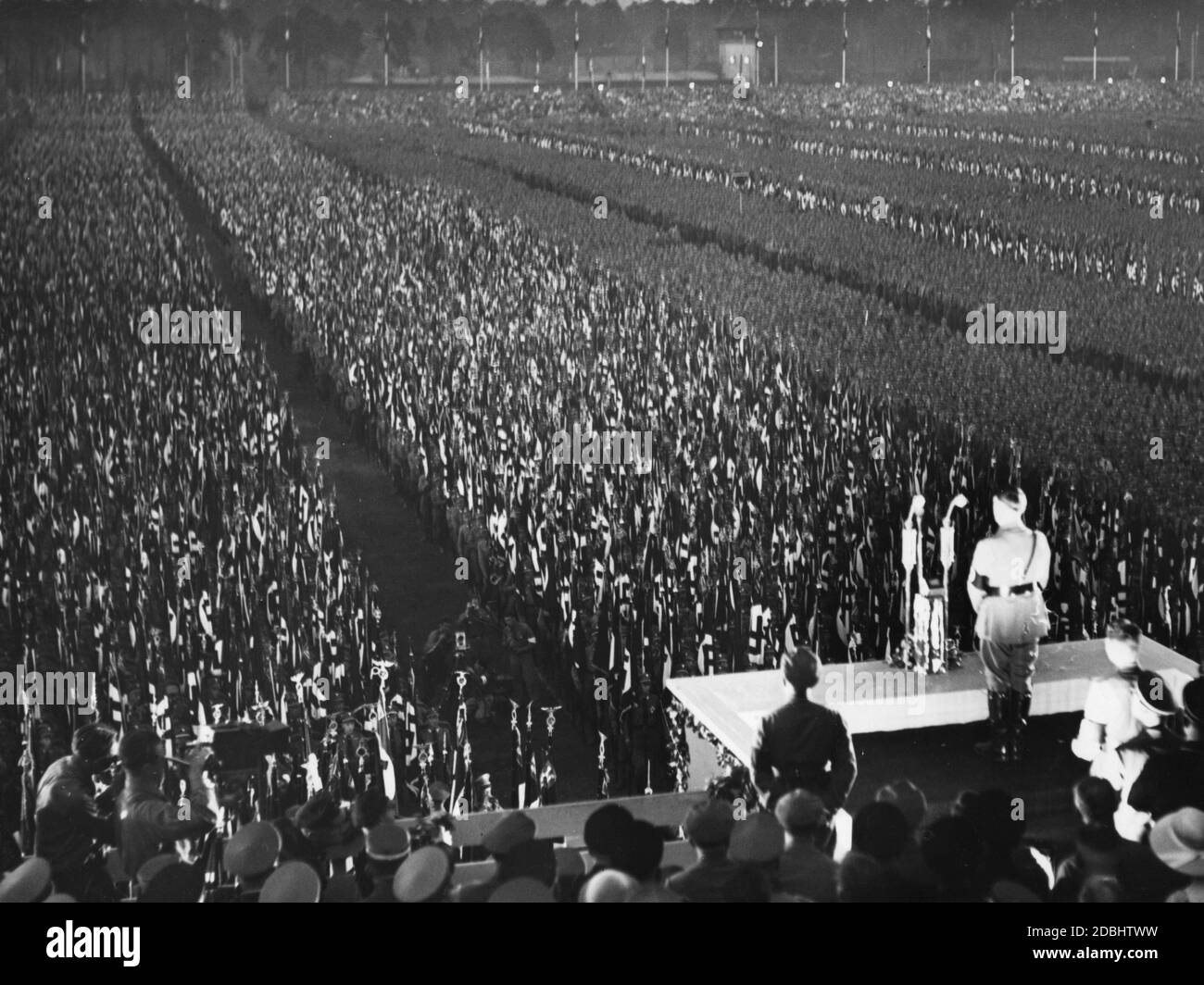 Adolf hitler standing on rostrum hi-res stock photography and images ...