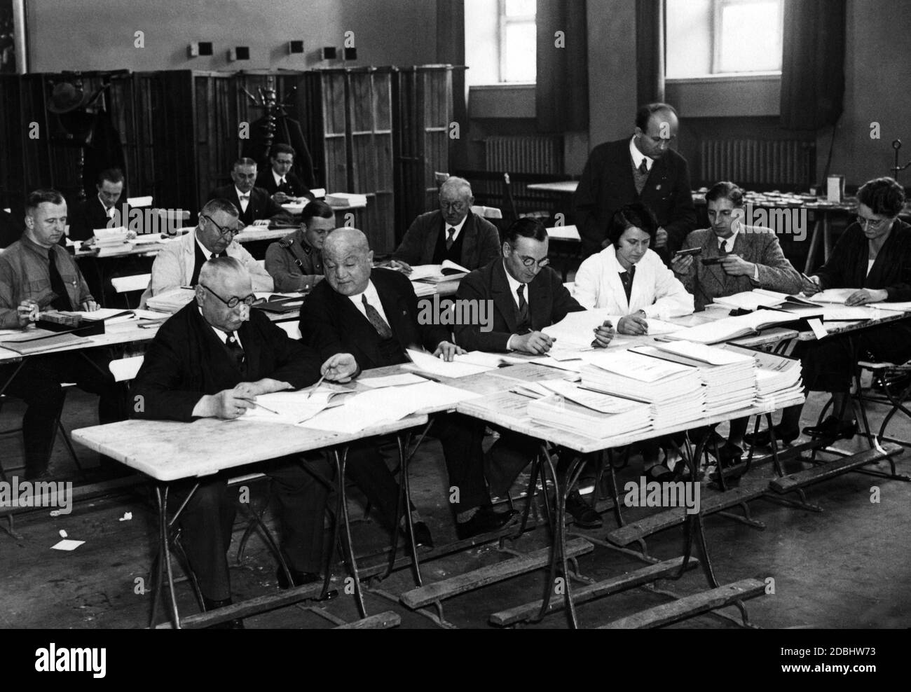 Last review of slates of the Reichstag elections and the referendum on ...