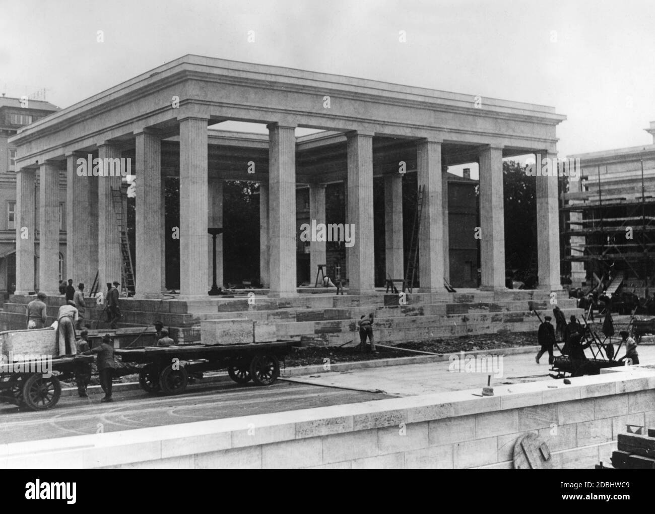 Construction of the Ehrentempel (Temples of Honour) on Munich's ...