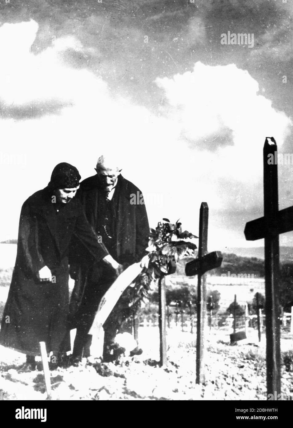 Parents at the grave of their son who died in World War I Stock Photo ...