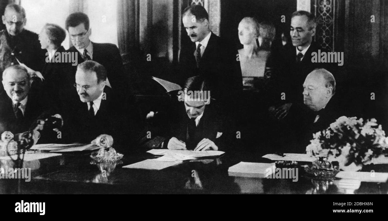 Hitler and molotov Black and White Stock Photos & Images - Alamy
