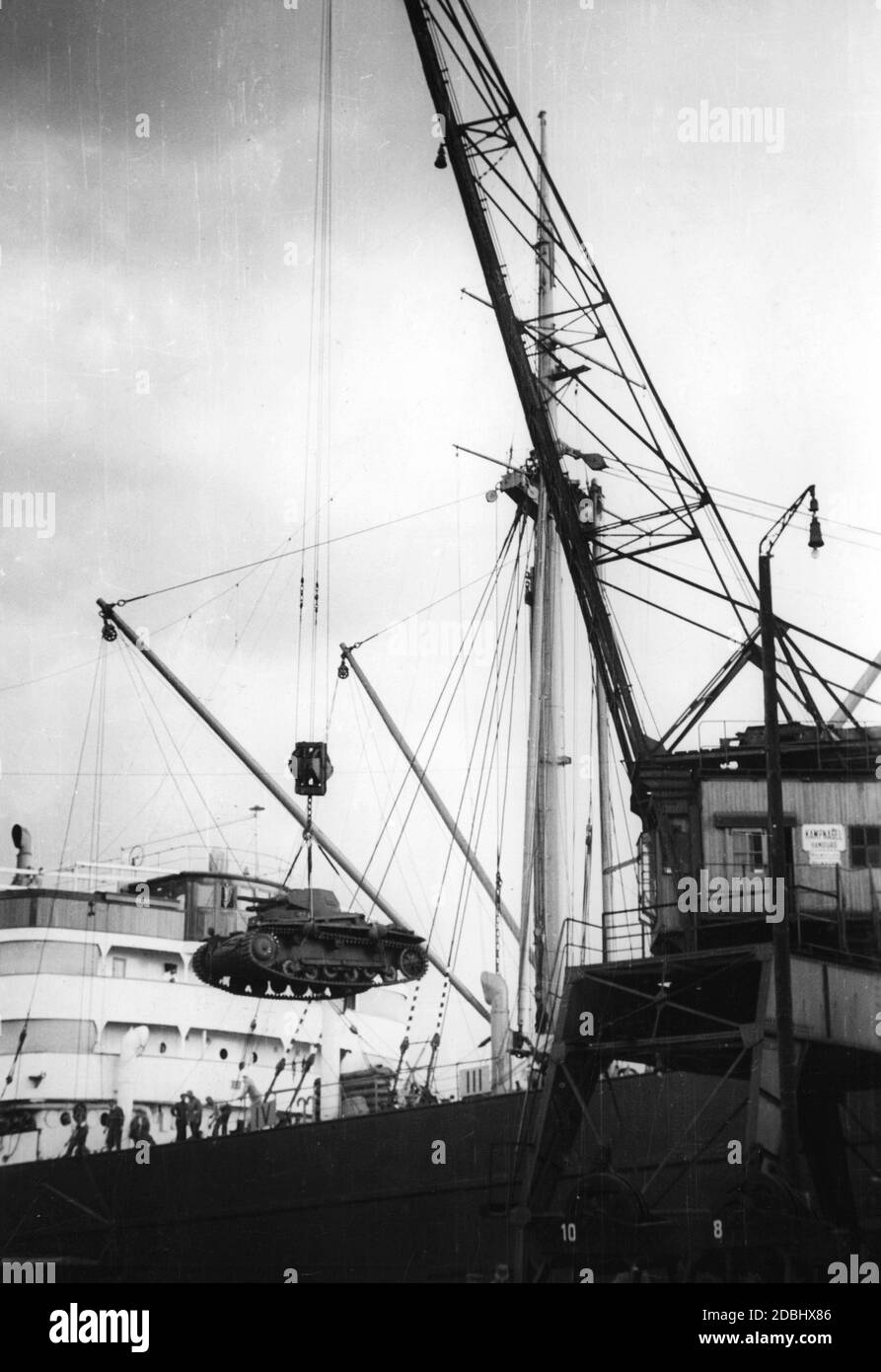 In the port of Koenigsberg (East Prussia) numerous freighters unload ...