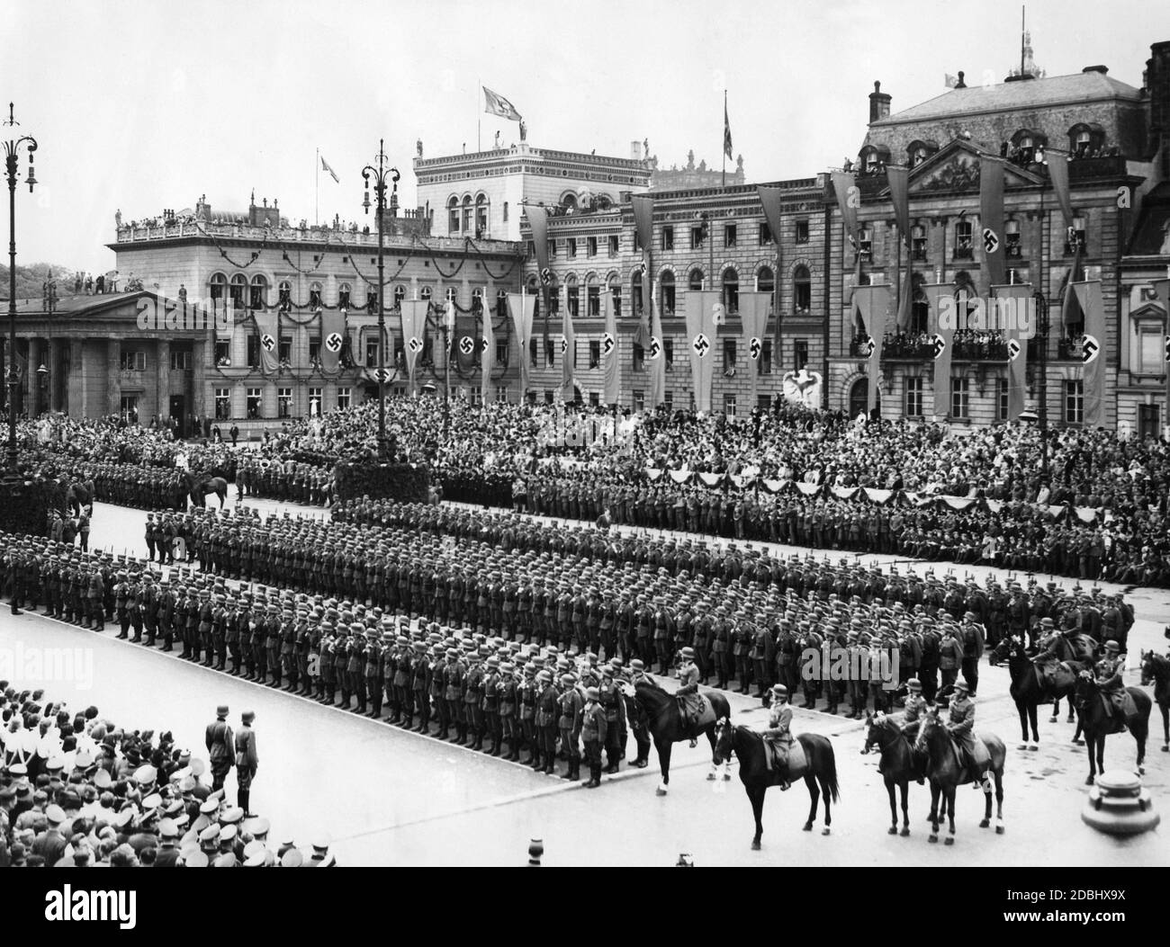 Victory parade after end campaign france hi-res stock photography and ...