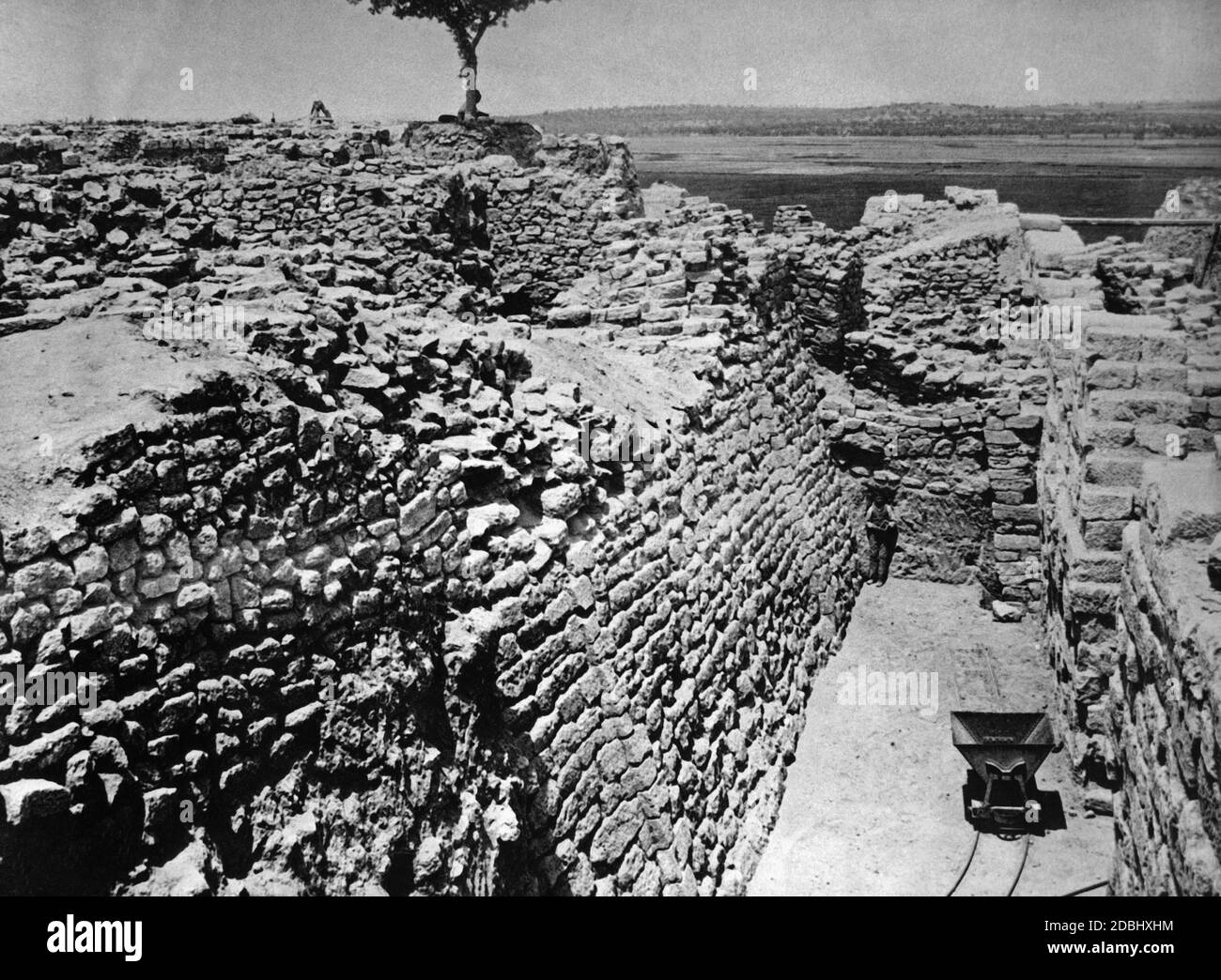 Troy excavation heinrich schliemann hi-res stock photography and images ...