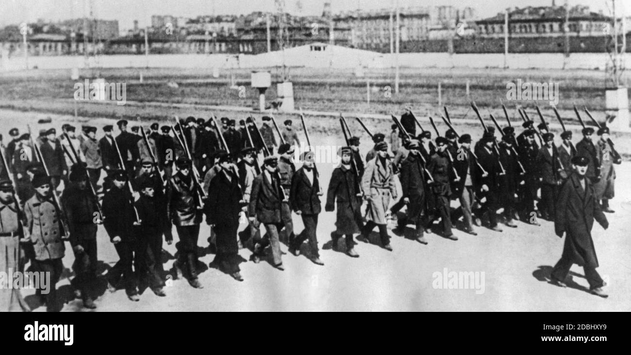 Military formation of departments of workers in the enclosed Petrograd ...