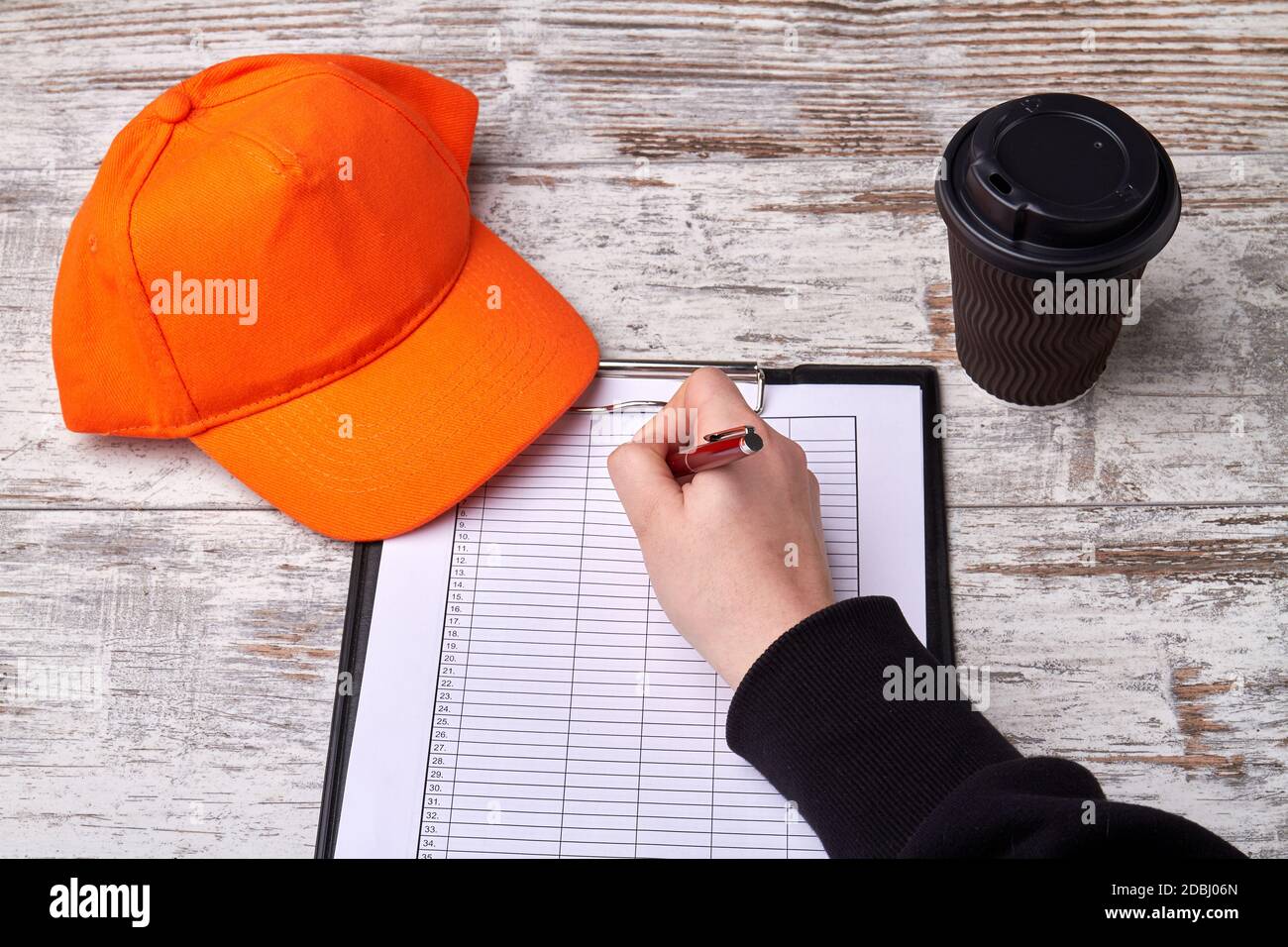 Person with delivery icon hi-res stock photography and images - Alamy