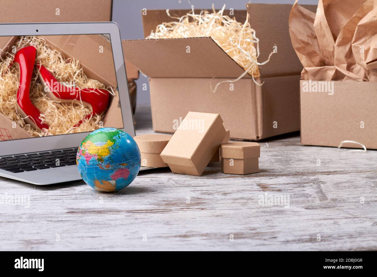 Online shipping concept Stock Photo - Alamy