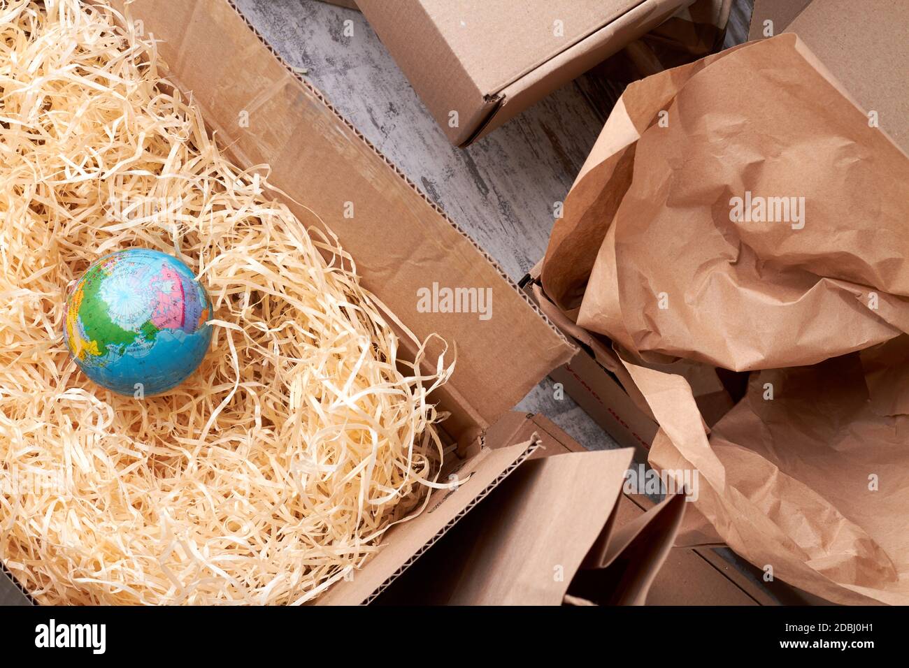 Cargo parcel globe hi-res stock photography and images - Alamy