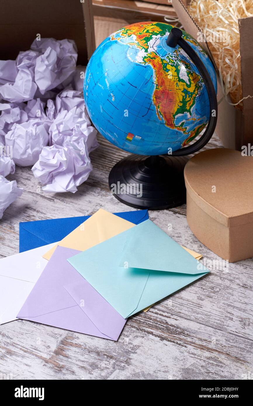 Cargo parcel globe hi-res stock photography and images - Alamy