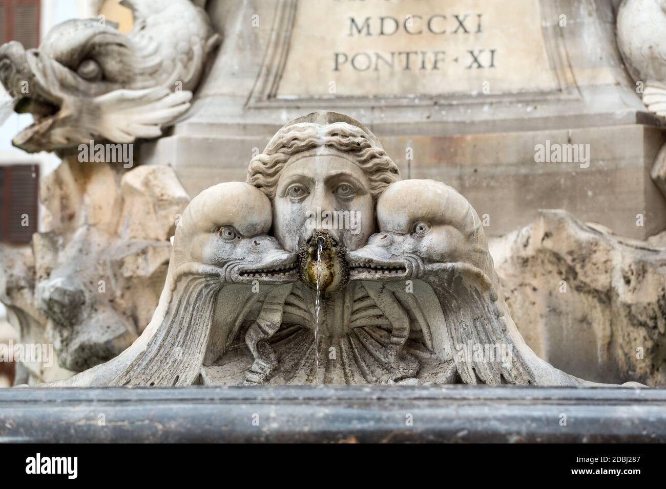 Dolphins sculptures hi-res stock photography and images - Alamy