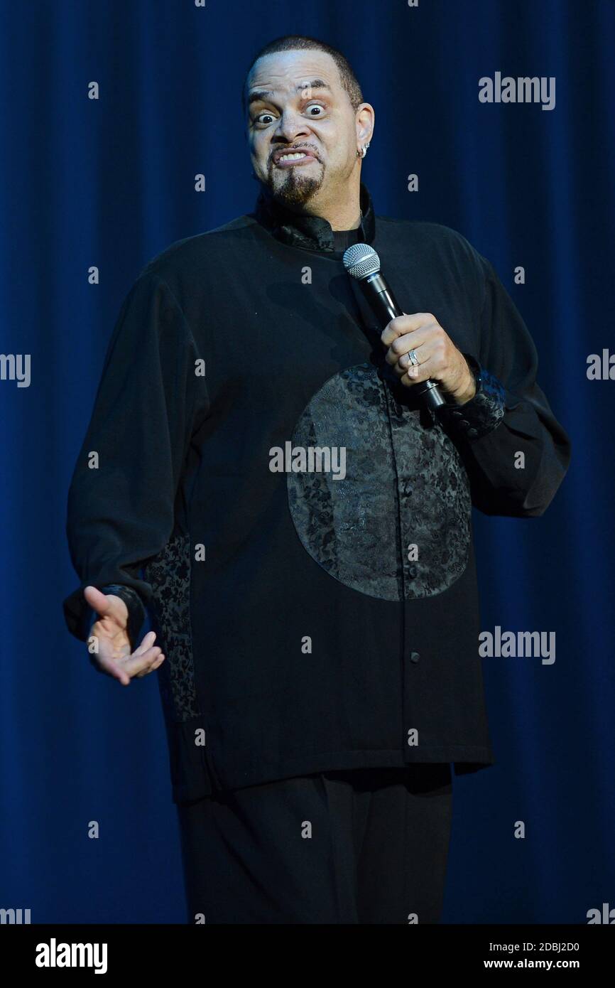 HOLLYWOOD FL - JANUARY 13: Sinbad performs at Hard Rock live held at ...